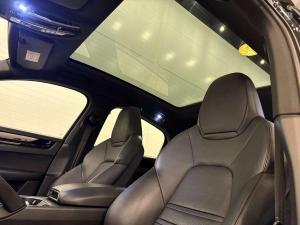 Melns Porsche Cayenne Coupe 2019 Panevēža, ar dzinēja tilpumu 3.00 L un nobraukumu 199 tūkst. km par 46900 €, foto 32 vietnē AUTOMOTO.COM.LV