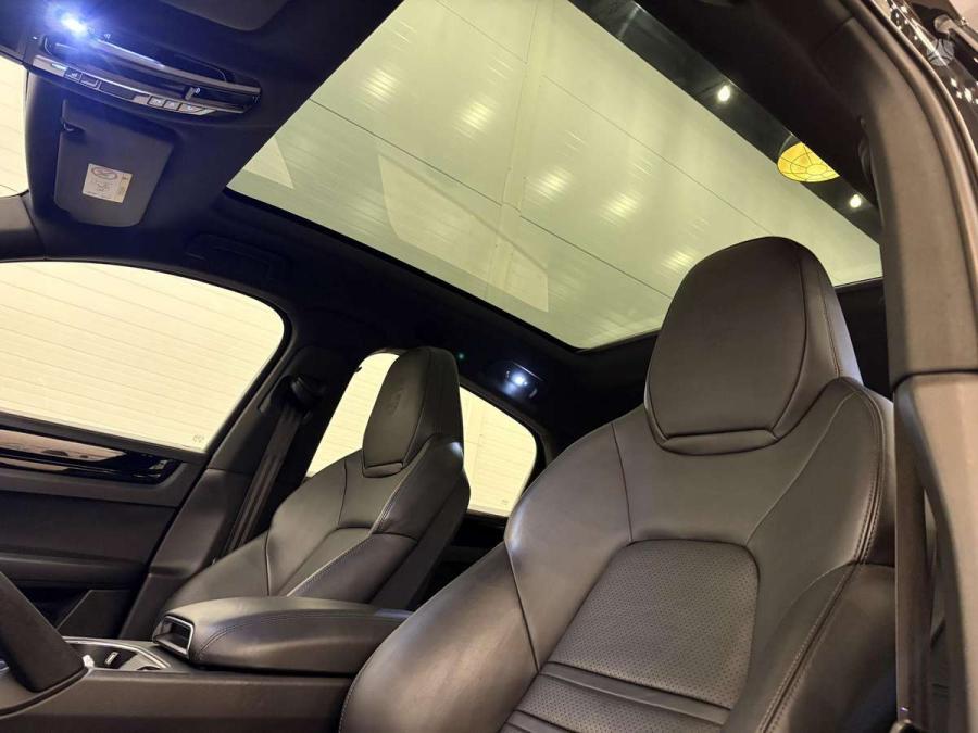 Melns Porsche Cayenne Coupe 2019 Panevēža, ar dzinēja tilpumu 3.00 L un nobraukumu 199 tūkst. km par 46900 €, foto 32 vietnē AUTOMOTO.COM.LV