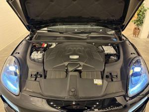 Melns Porsche Cayenne Coupe 2019 Panevēža, ar dzinēja tilpumu 3.00 L un nobraukumu 199 tūkst. km par 46900 €, foto 33 vietnē AUTOMOTO.COM.LV