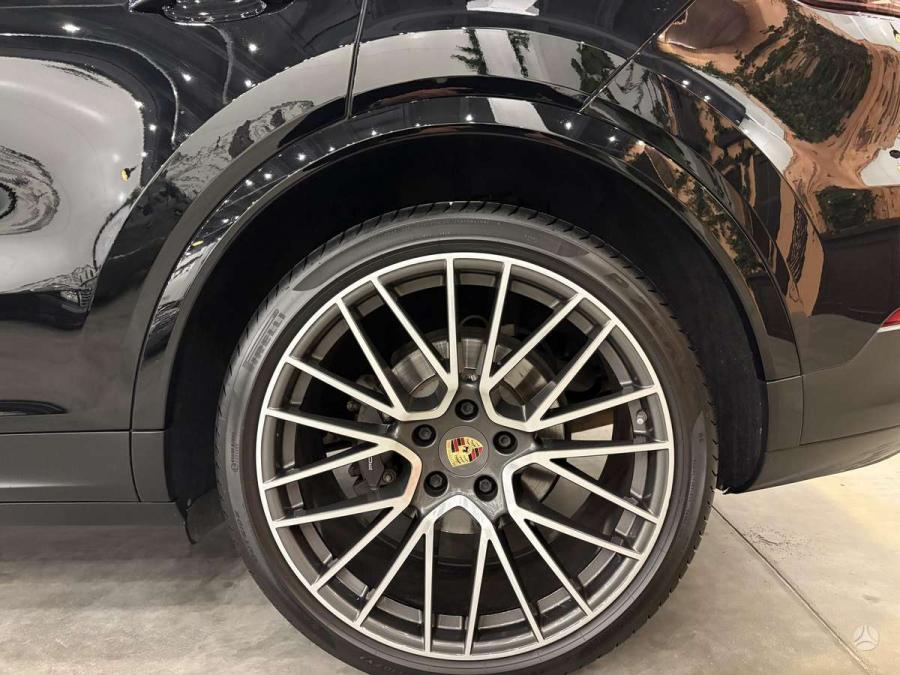 Melns Porsche Cayenne Coupe 2019 Panevēža, ar dzinēja tilpumu 3.00 L un nobraukumu 199 tūkst. km par 46900 €, foto 34 vietnē AUTOMOTO.COM.LV