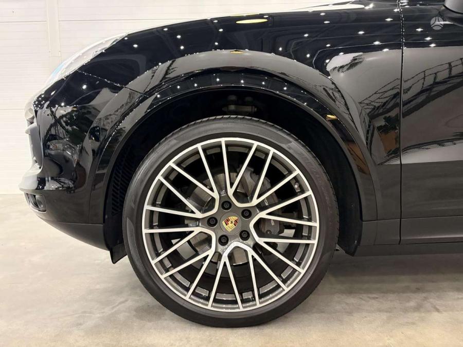 Melns Porsche Cayenne Coupe 2019 Panevēža, ar dzinēja tilpumu 3.00 L un nobraukumu 199 tūkst. km par 46900 €, foto 35 vietnē AUTOMOTO.COM.LV