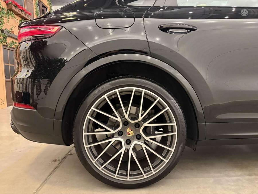 Melns Porsche Cayenne Coupe 2019 Panevēža, ar dzinēja tilpumu 3.00 L un nobraukumu 199 tūkst. km par 46900 €, foto 37 vietnē AUTOMOTO.COM.LV