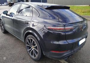 Black Porsche Cayenne Coupe 2020 in Kaunas, with an engine capacity of 3.00 L and mileage of 199 thousand km for 48900 €, photo 2 on AUTOMOTO.COM.LV