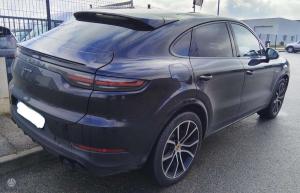 Black Porsche Cayenne Coupe 2020 in Kaunas, with an engine capacity of 3.00 L and mileage of 199 thousand km for 48900 €, photo 3 on AUTOMOTO.COM.LV