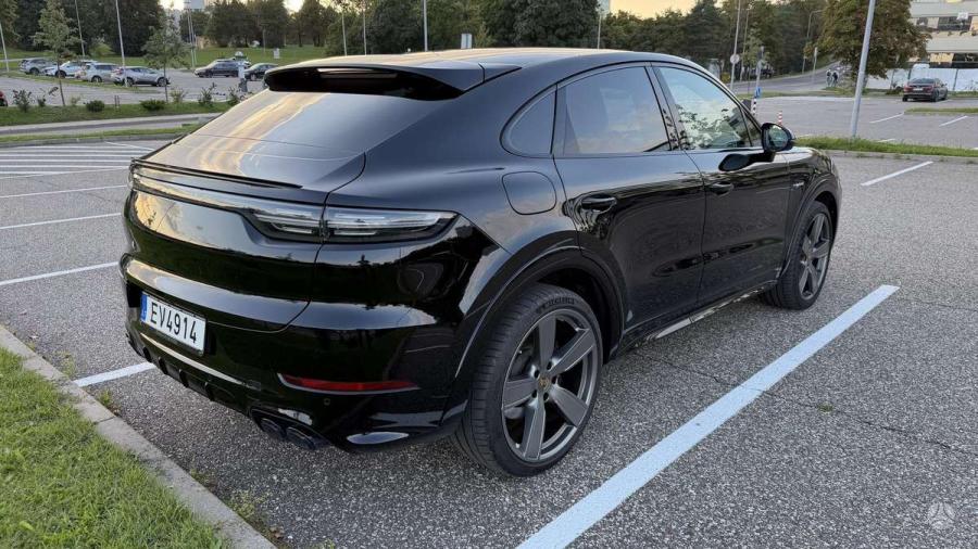 Black Porsche Cayenne Coupe 2020 in Vilnius, with an engine capacity of 3.00 L and mileage of 98 thousand km for 65000 €, photo 3 on AUTOMOTO.COM.LV