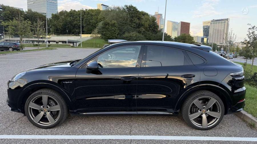 Black Porsche Cayenne Coupe 2020 in Vilnius, with an engine capacity of 3.00 L and mileage of 98 thousand km for 65000 €, photo 5 on AUTOMOTO.COM.LV