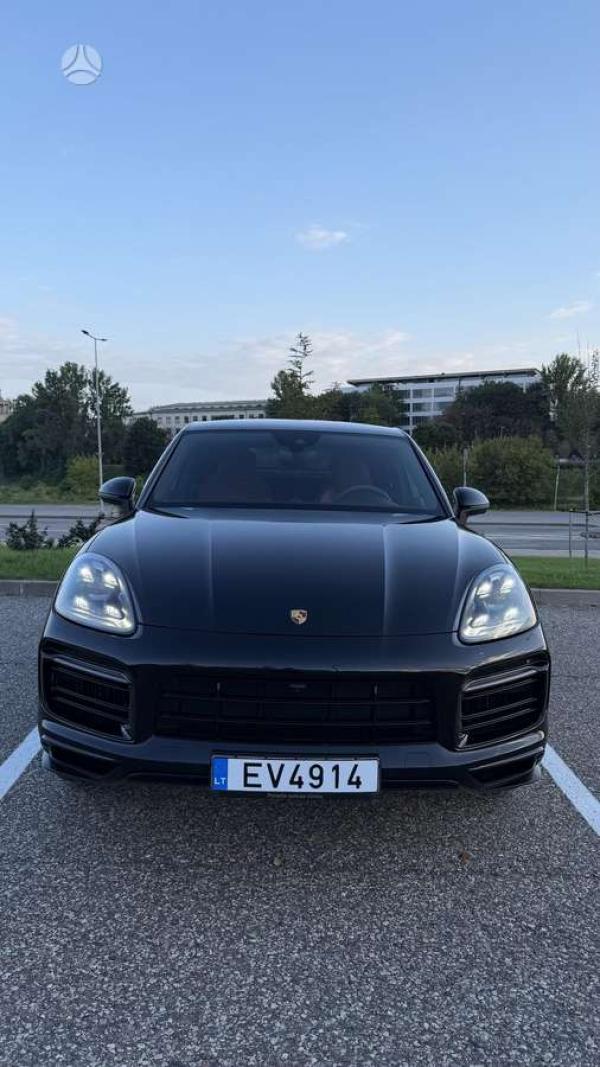Black Porsche Cayenne Coupe 2020 in Vilnius, with an engine capacity of 3.00 L and mileage of 98 thousand km for 65000 €, photo 6 on AUTOMOTO.COM.LV