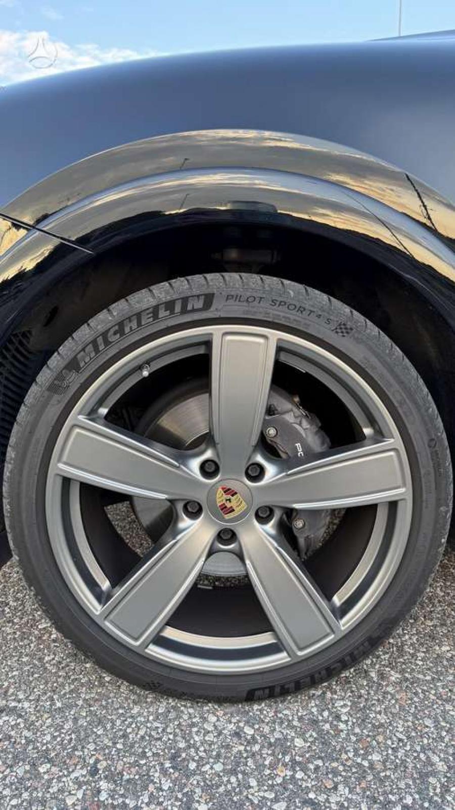 Black Porsche Cayenne Coupe 2020 in Vilnius, with an engine capacity of 3.00 L and mileage of 98 thousand km for 65000 €, photo 7 on AUTOMOTO.COM.LV