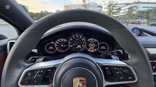 Black Porsche Cayenne Coupe 2020 in Vilnius, with an engine capacity of 3.00 L and mileage of 98 thousand km for 65000 €, photo 8 on AUTOMOTO.COM.LV