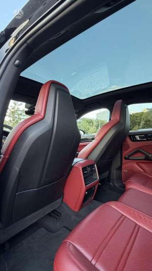 Black Porsche Cayenne Coupe 2020 in Vilnius, with an engine capacity of 3.00 L and mileage of 98 thousand km for 65000 €, photo 17 on AUTOMOTO.COM.LV