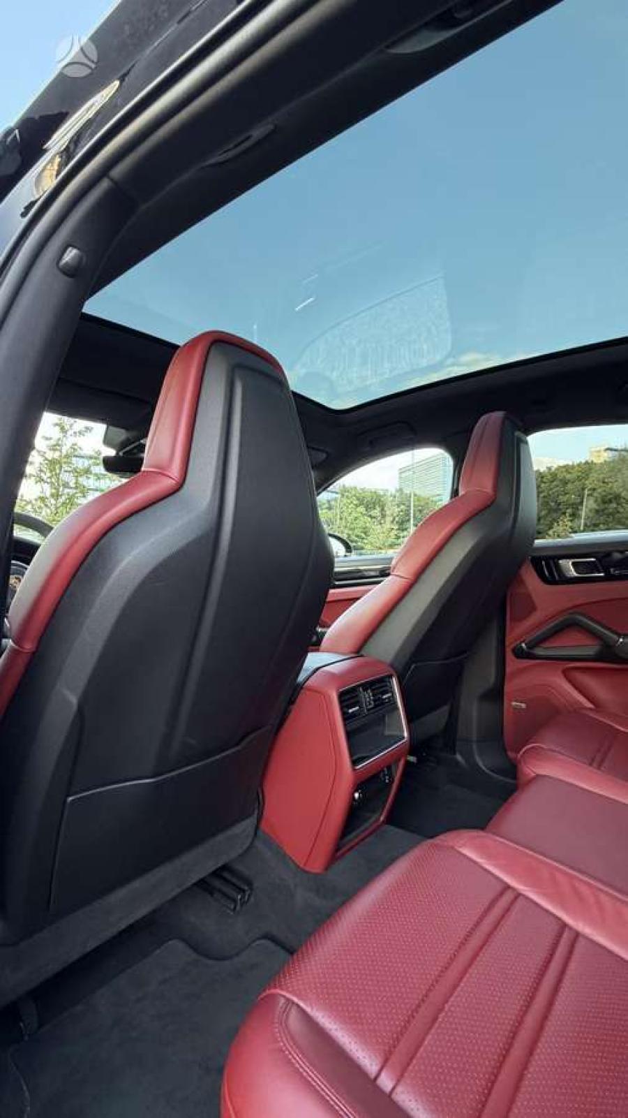 Black Porsche Cayenne Coupe 2020 in Vilnius, with an engine capacity of 3.00 L and mileage of 98 thousand km for 65000 €, photo 17 on AUTOMOTO.COM.LV