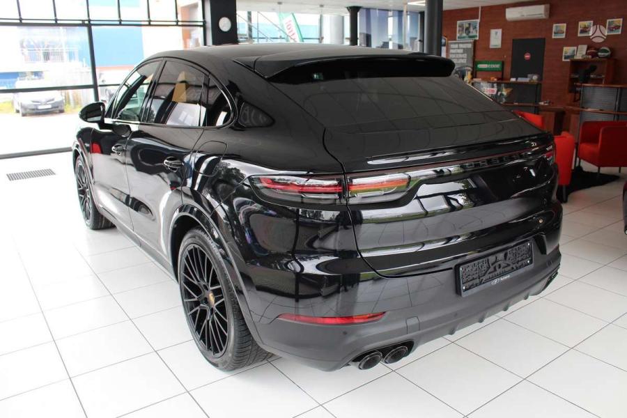 Black Porsche Cayenne Coupe 2020 in Klaipeda, with an engine capacity of 3.00 L and mileage of 113 thousand km for 49700 €, photo 4 on AUTOMOTO.COM.LV