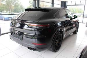 Black Porsche Cayenne Coupe 2020 in Klaipeda, with an engine capacity of 3.00 L and mileage of 113 thousand km for 49700 €, photo 6 on AUTOMOTO.COM.LV