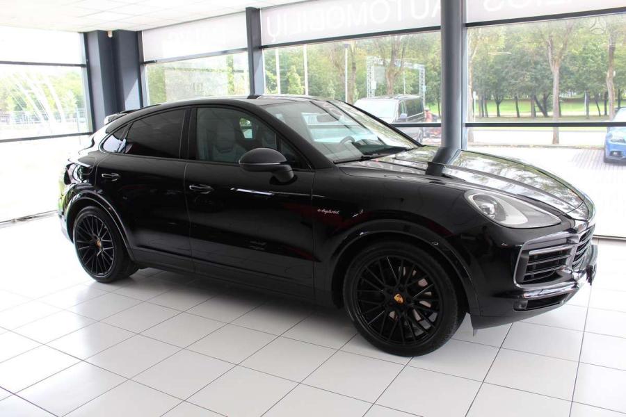 Black Porsche Cayenne Coupe 2020 in Klaipeda, with an engine capacity of 3.00 L and mileage of 113 thousand km for 49700 €, photo 7 on AUTOMOTO.COM.LV