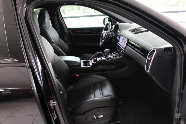Melns Porsche Cayenne Coupe 2020 Klaipėda, ar dzinēja tilpumu 3.00 L un nobraukumu 113 tūkst. km par 49700 €, foto 9 vietnē AUTOMOTO.COM.LV