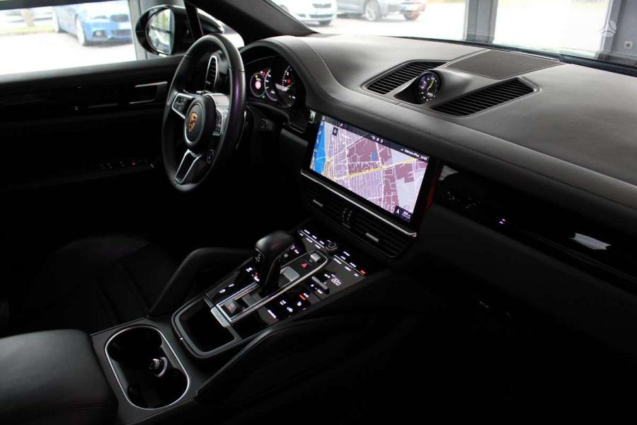 Black Porsche Cayenne Coupe 2020 in Klaipeda, with an engine capacity of 3.00 L and mileage of 113 thousand km for 49700 €, photo 10 on AUTOMOTO.COM.LV