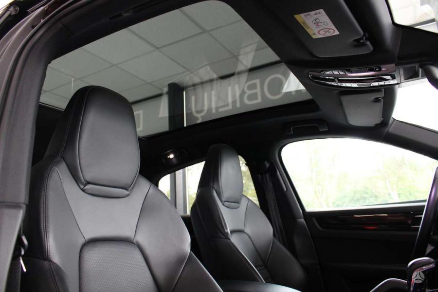 Black Porsche Cayenne Coupe 2020 in Klaipeda, with an engine capacity of 3.00 L and mileage of 113 thousand km for 49700 €, photo 12 on AUTOMOTO.COM.LV