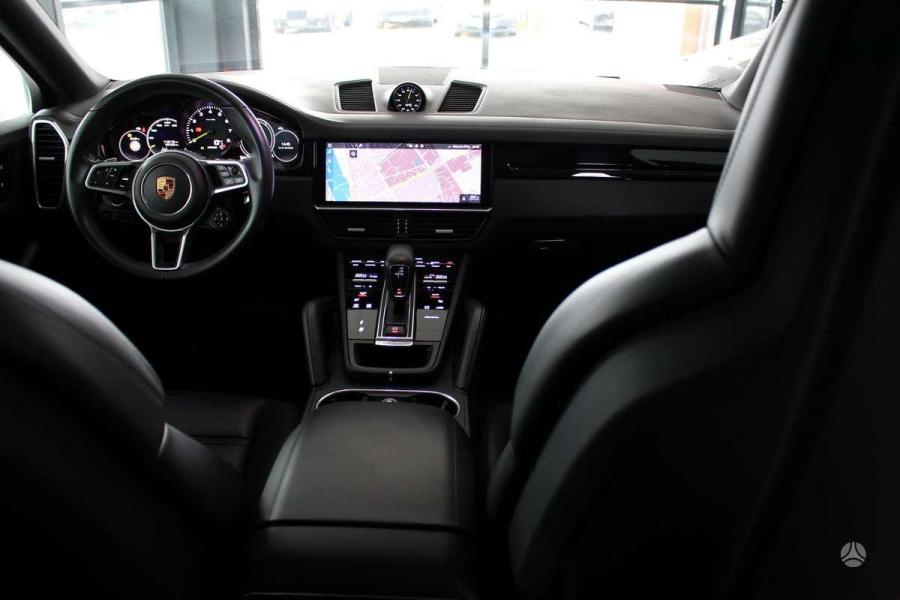 Black Porsche Cayenne Coupe 2020 in Klaipeda, with an engine capacity of 3.00 L and mileage of 113 thousand km for 49700 €, photo 13 on AUTOMOTO.COM.LV