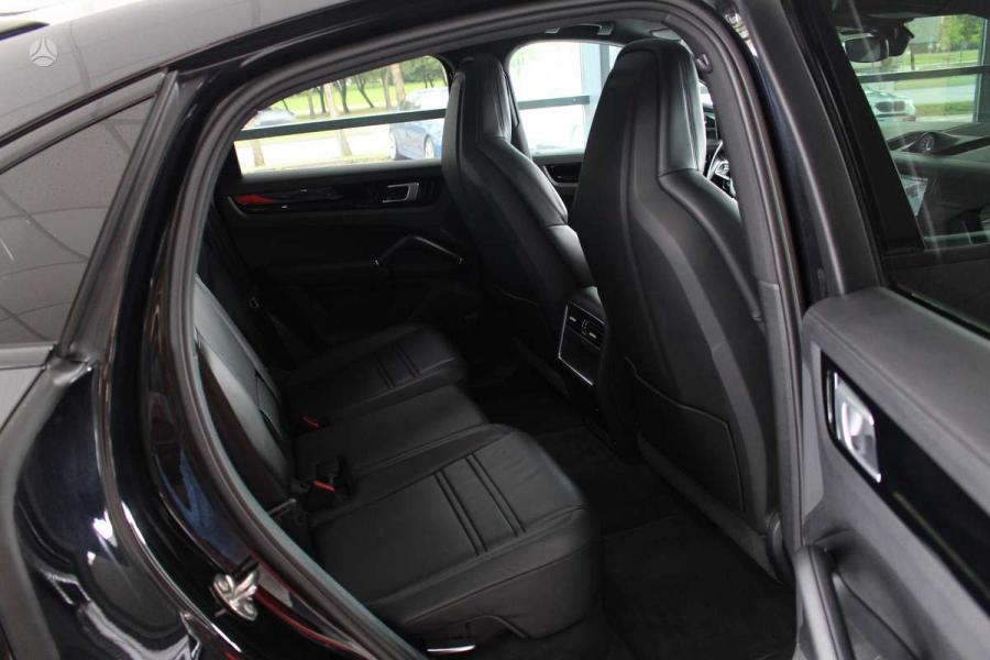 Black Porsche Cayenne Coupe 2020 in Klaipeda, with an engine capacity of 3.00 L and mileage of 113 thousand km for 49700 €, photo 14 on AUTOMOTO.COM.LV