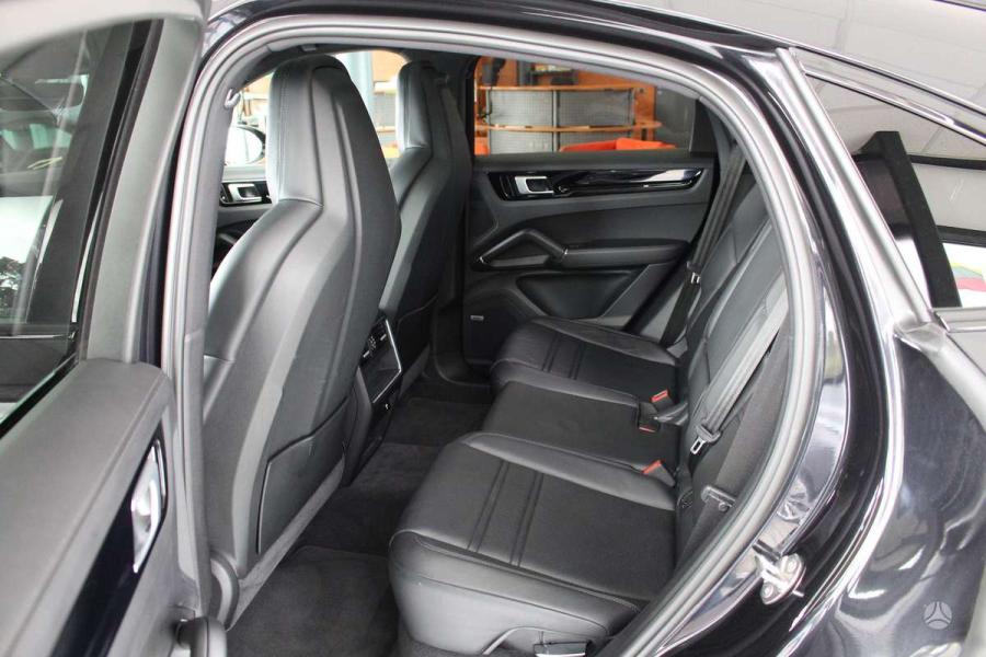 Black Porsche Cayenne Coupe 2020 in Klaipeda, with an engine capacity of 3.00 L and mileage of 113 thousand km for 49700 €, photo 15 on AUTOMOTO.COM.LV