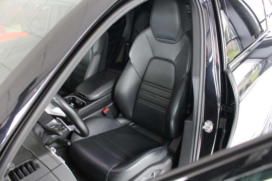 Black Porsche Cayenne Coupe 2020 in Klaipeda, with an engine capacity of 3.00 L and mileage of 113 thousand km for 49700 €, photo 17 on AUTOMOTO.COM.LV