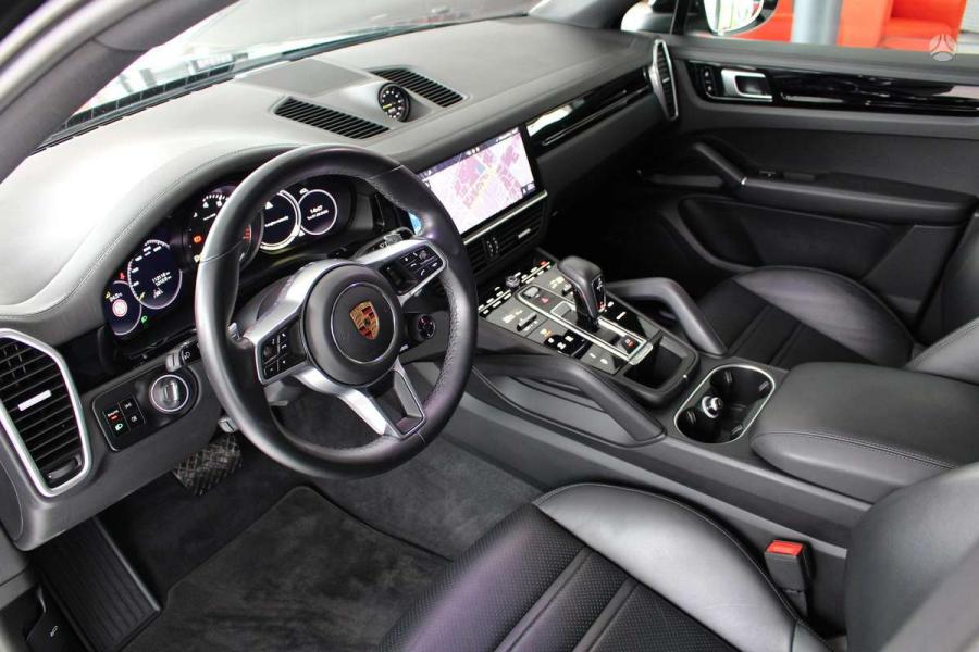 Black Porsche Cayenne Coupe 2020 in Klaipeda, with an engine capacity of 3.00 L and mileage of 113 thousand km for 49700 €, photo 18 on AUTOMOTO.COM.LV