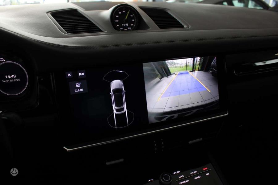 Black Porsche Cayenne Coupe 2020 in Klaipeda, with an engine capacity of 3.00 L and mileage of 113 thousand km for 49700 €, photo 22 on AUTOMOTO.COM.LV