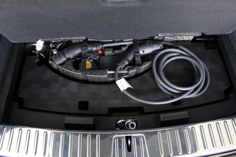 Black Porsche Cayenne Coupe 2020 in Klaipeda, with an engine capacity of 3.00 L and mileage of 113 thousand km for 49700 €, photo 25 on AUTOMOTO.COM.LV