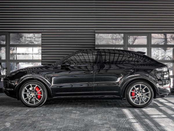 Melns Porsche Cayenne Coupe 2021 Klaipėda, ar dzinēja tilpumu 4.00 L un nobraukumu 97 tūkst. km par 82911 €, foto 2 vietnē AUTOMOTO.COM.LV