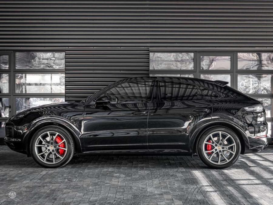 Melns Porsche Cayenne Coupe 2021 Klaipėda, ar dzinēja tilpumu 4.00 L un nobraukumu 97 tūkst. km par 82911 €, foto 3 vietnē AUTOMOTO.COM.LV