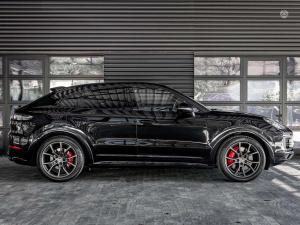 Melns Porsche Cayenne Coupe 2021 Klaipėda, ar dzinēja tilpumu 4.00 L un nobraukumu 97 tūkst. km par 82911 €, foto 7 vietnē AUTOMOTO.COM.LV