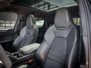 Melns Porsche Cayenne Coupe 2021 Klaipėda, ar dzinēja tilpumu 4.00 L un nobraukumu 97 tūkst. km par 82911 €, foto 40 vietnē AUTOMOTO.COM.LV