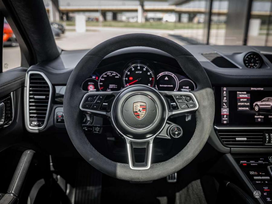 Melns Porsche Cayenne Coupe 2021 Klaipėda, ar dzinēja tilpumu 4.00 L un nobraukumu 97 tūkst. km par 82911 €, foto 41 vietnē AUTOMOTO.COM.LV