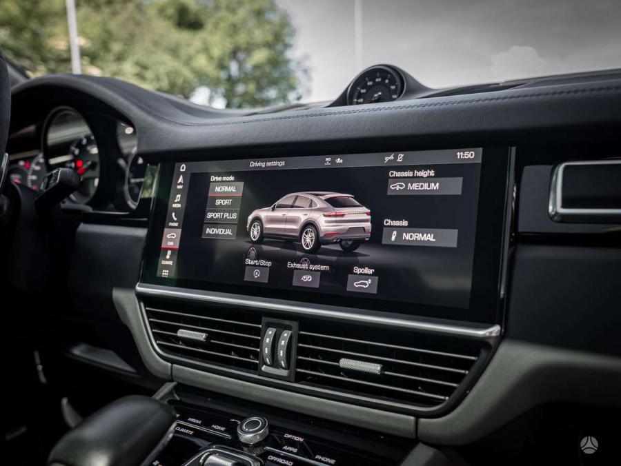 Melns Porsche Cayenne Coupe 2021 Klaipėda, ar dzinēja tilpumu 4.00 L un nobraukumu 97 tūkst. km par 82911 €, foto 43 vietnē AUTOMOTO.COM.LV