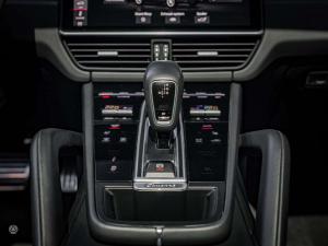 Melns Porsche Cayenne Coupe 2021 Klaipėda, ar dzinēja tilpumu 4.00 L un nobraukumu 97 tūkst. km par 82911 €, foto 44 vietnē AUTOMOTO.COM.LV