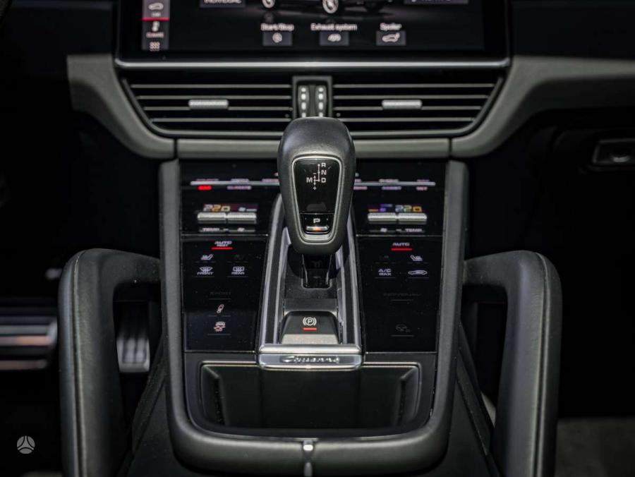 Melns Porsche Cayenne Coupe 2021 Klaipėda, ar dzinēja tilpumu 4.00 L un nobraukumu 97 tūkst. km par 82911 €, foto 44 vietnē AUTOMOTO.COM.LV