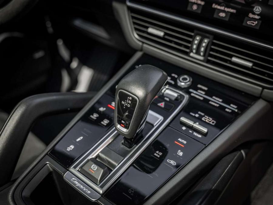 Melns Porsche Cayenne Coupe 2021 Klaipėda, ar dzinēja tilpumu 4.00 L un nobraukumu 97 tūkst. km par 82911 €, foto 47 vietnē AUTOMOTO.COM.LV