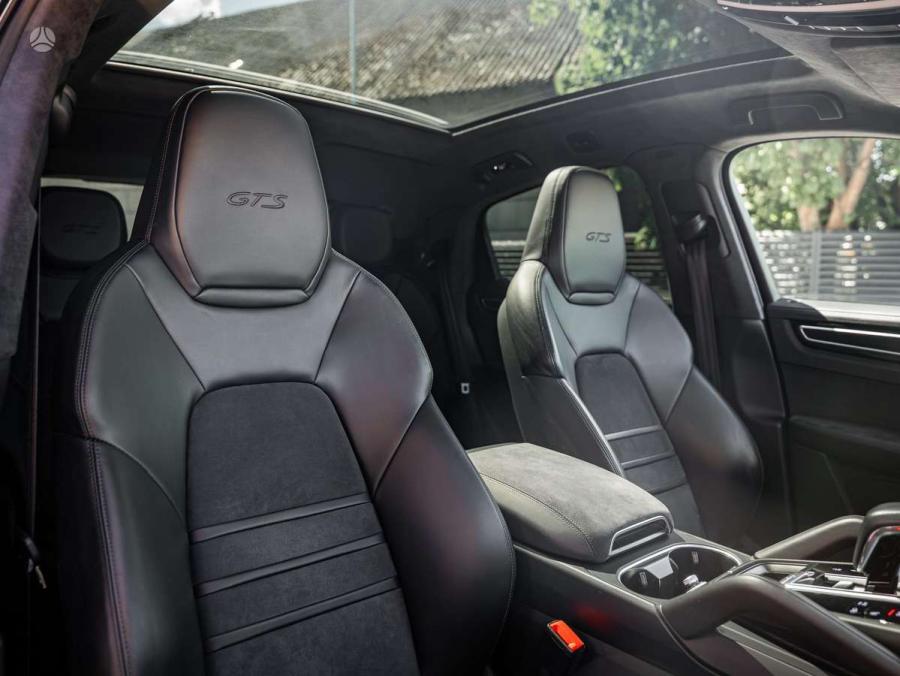 Melns Porsche Cayenne Coupe 2021 Klaipėda, ar dzinēja tilpumu 4.00 L un nobraukumu 97 tūkst. km par 82911 €, foto 50 vietnē AUTOMOTO.COM.LV
