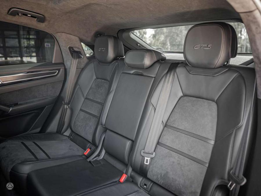 Melns Porsche Cayenne Coupe 2021 Klaipėda, ar dzinēja tilpumu 4.00 L un nobraukumu 97 tūkst. km par 82911 €, foto 51 vietnē AUTOMOTO.COM.LV