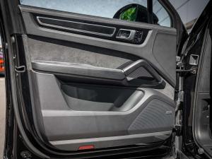 Melns Porsche Cayenne Coupe 2021 Klaipėda, ar dzinēja tilpumu 4.00 L un nobraukumu 97 tūkst. km par 82911 €, foto 53 vietnē AUTOMOTO.COM.LV