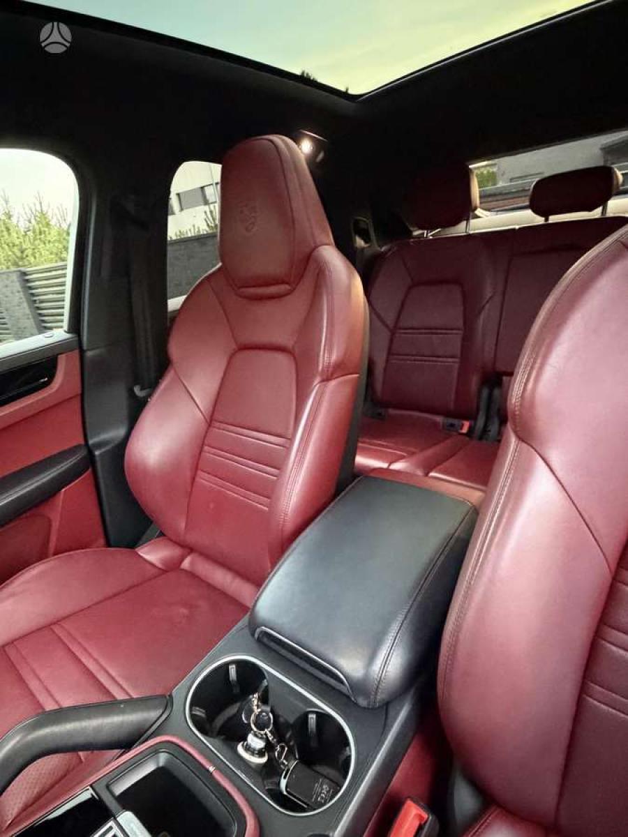 Черный Порше Cayenne Coupe 2021 в Каунас, объемом двигателя 3.00 л и пробегом 110 тыс. км за 71999 €, фото 13 на AUTOMOTO.COM.LV