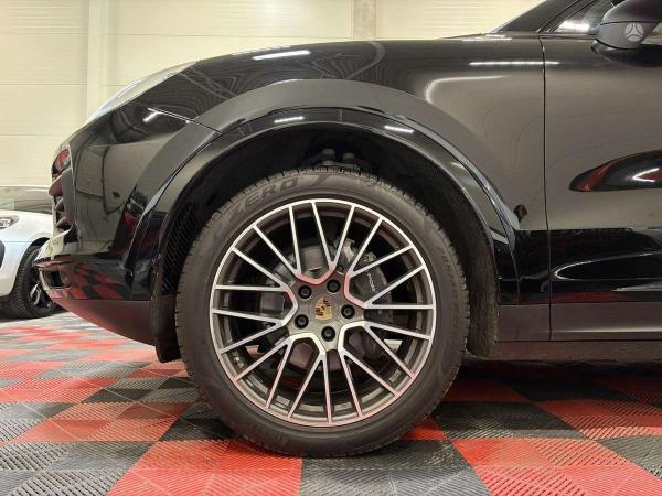 Melns Porsche Cayenne Coupe 2021 Viļņa, ar dzinēja tilpumu 3.00 L un nobraukumu 104 tūkst. km par 52499 €, foto 9 vietnē AUTOMOTO.COM.LV