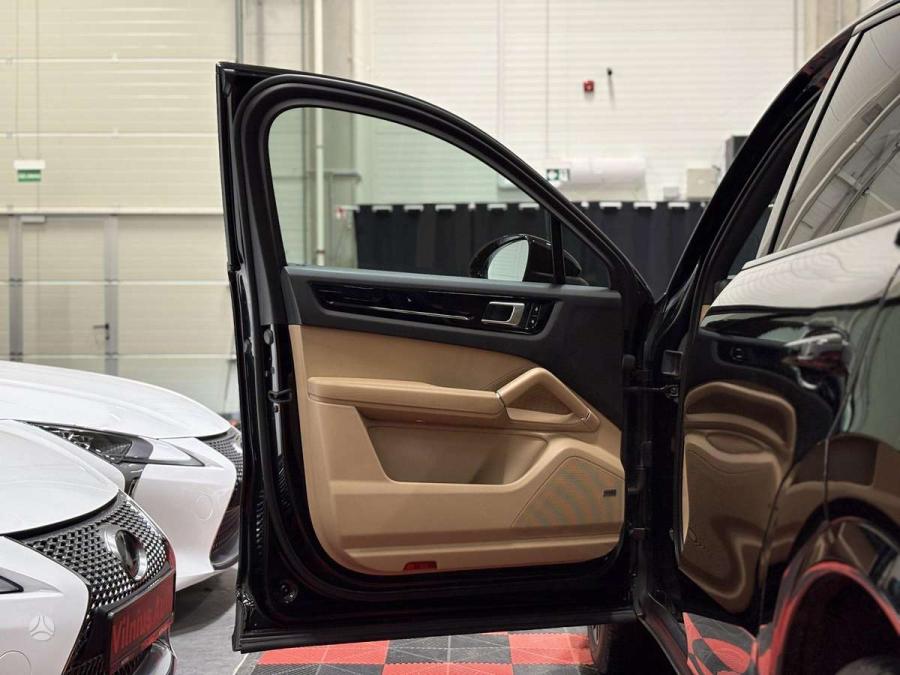 Черный Порше Cayenne Coupe 2021 в Вильнюс, объемом двигателя 3.00 л и пробегом 104 тыс. км за 52499 €, фото 12 на AUTOMOTO.COM.LV