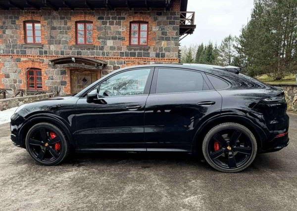 Melns Porsche Cayenne Coupe 2021 Viļņa, ar dzinēja tilpumu 4.00 L un nobraukumu 56 tūkst. km par 66000 €, foto 3 vietnē AUTOMOTO.COM.LV