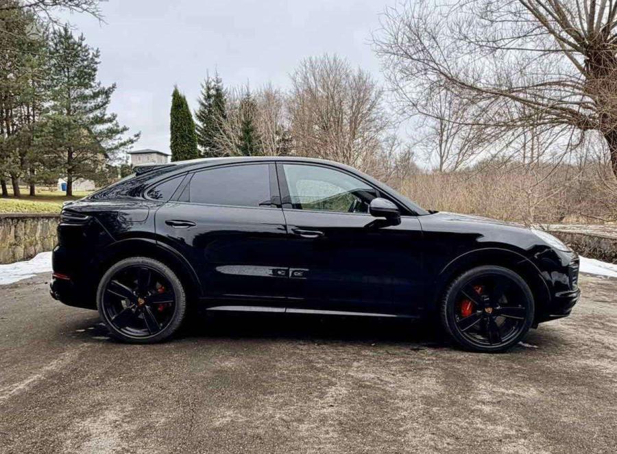 Black Porsche Cayenne Coupe 2021 in Vilnius, with an engine capacity of 4.00 L and mileage of 56 thousand km for 66000 €, photo 9 on AUTOMOTO.COM.LV