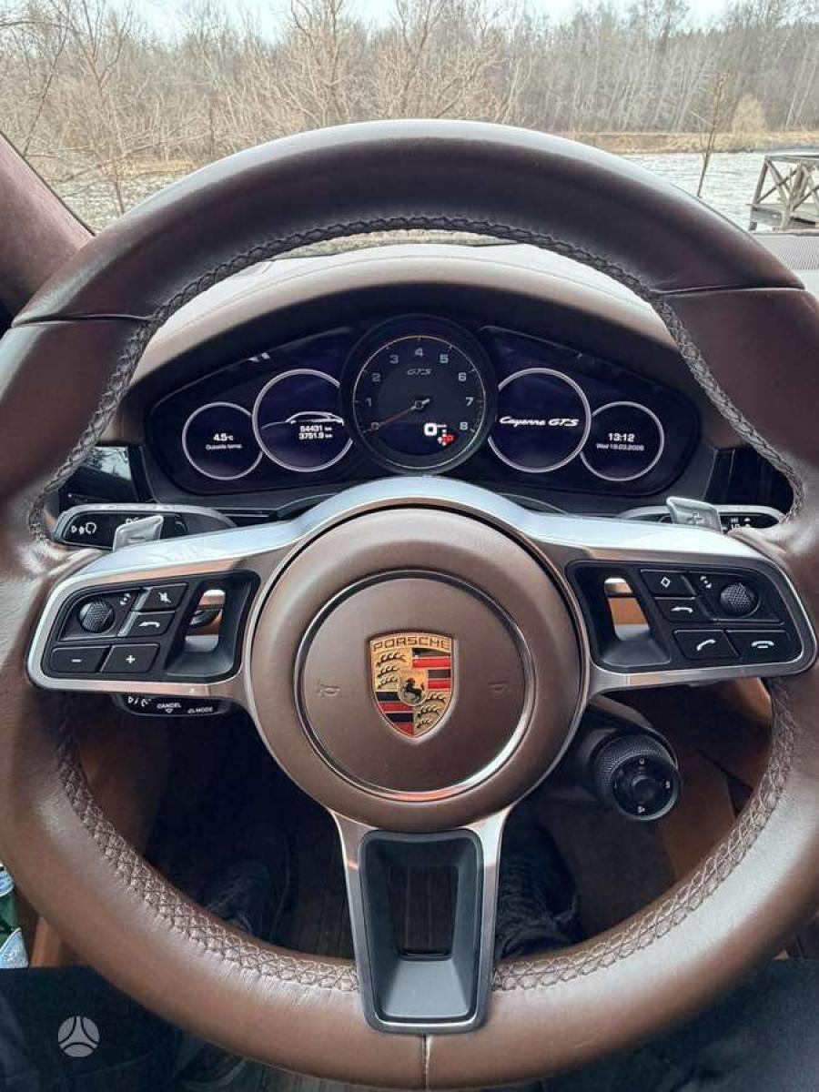 Black Porsche Cayenne Coupe 2021 in Vilnius, with an engine capacity of 4.00 L and mileage of 56 thousand km for 66000 €, photo 11 on AUTOMOTO.COM.LV