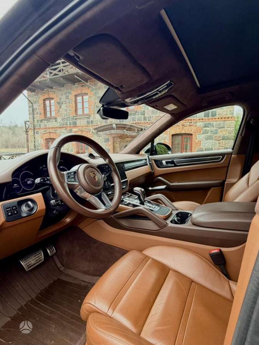 Black Porsche Cayenne Coupe 2021 in Vilnius, with an engine capacity of 4.00 L and mileage of 56 thousand km for 66000 €, photo 13 on AUTOMOTO.COM.LV