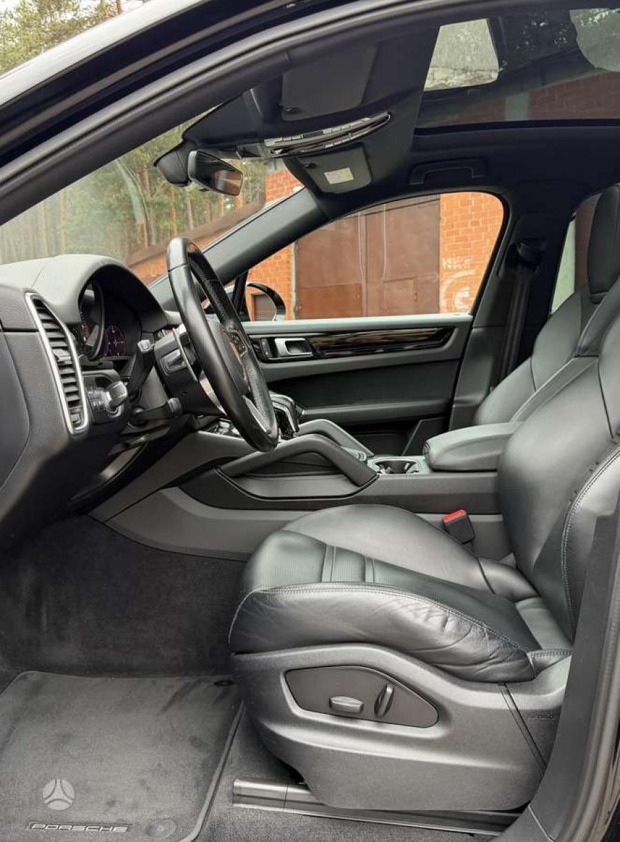 Black Porsche Cayenne Coupe 2021 in Jurmala, with an engine capacity of 3.00 L and mileage of 84 thousand km for 50900 €, photo 10 on AUTOMOTO.COM.LV