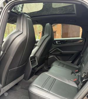 Black Porsche Cayenne Coupe 2021 in Jurmala, with an engine capacity of 3.00 L and mileage of 84 thousand km for 50900 €, photo 11 on AUTOMOTO.COM.LV