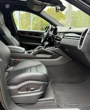Black Porsche Cayenne Coupe 2021 in Jurmala, with an engine capacity of 3.00 L and mileage of 84 thousand km for 50900 €, photo 13 on AUTOMOTO.COM.LV